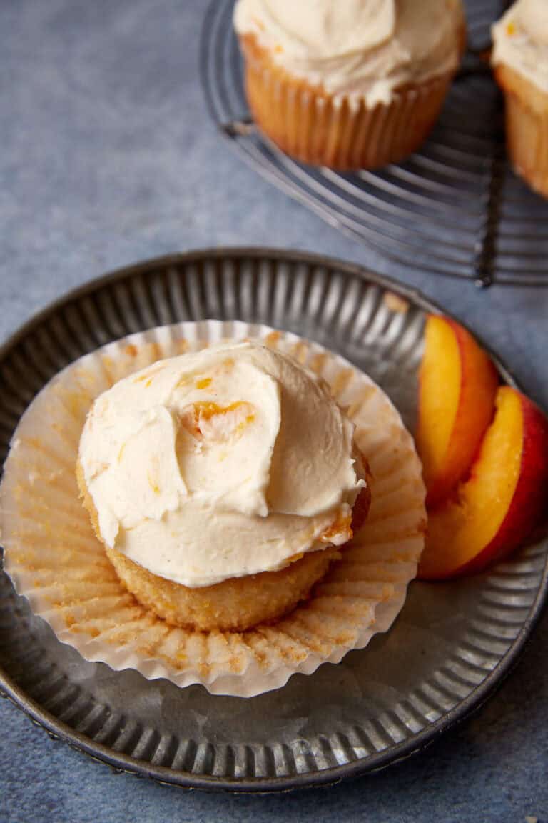 Moist Peach Cupcakes with Peach Buttercream Frosting - Easy Southern ...