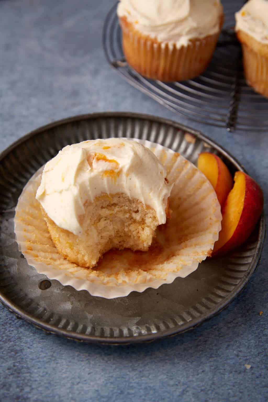 Moist Peach Cupcakes with Peach Buttercream Frosting - Easy Southern ...