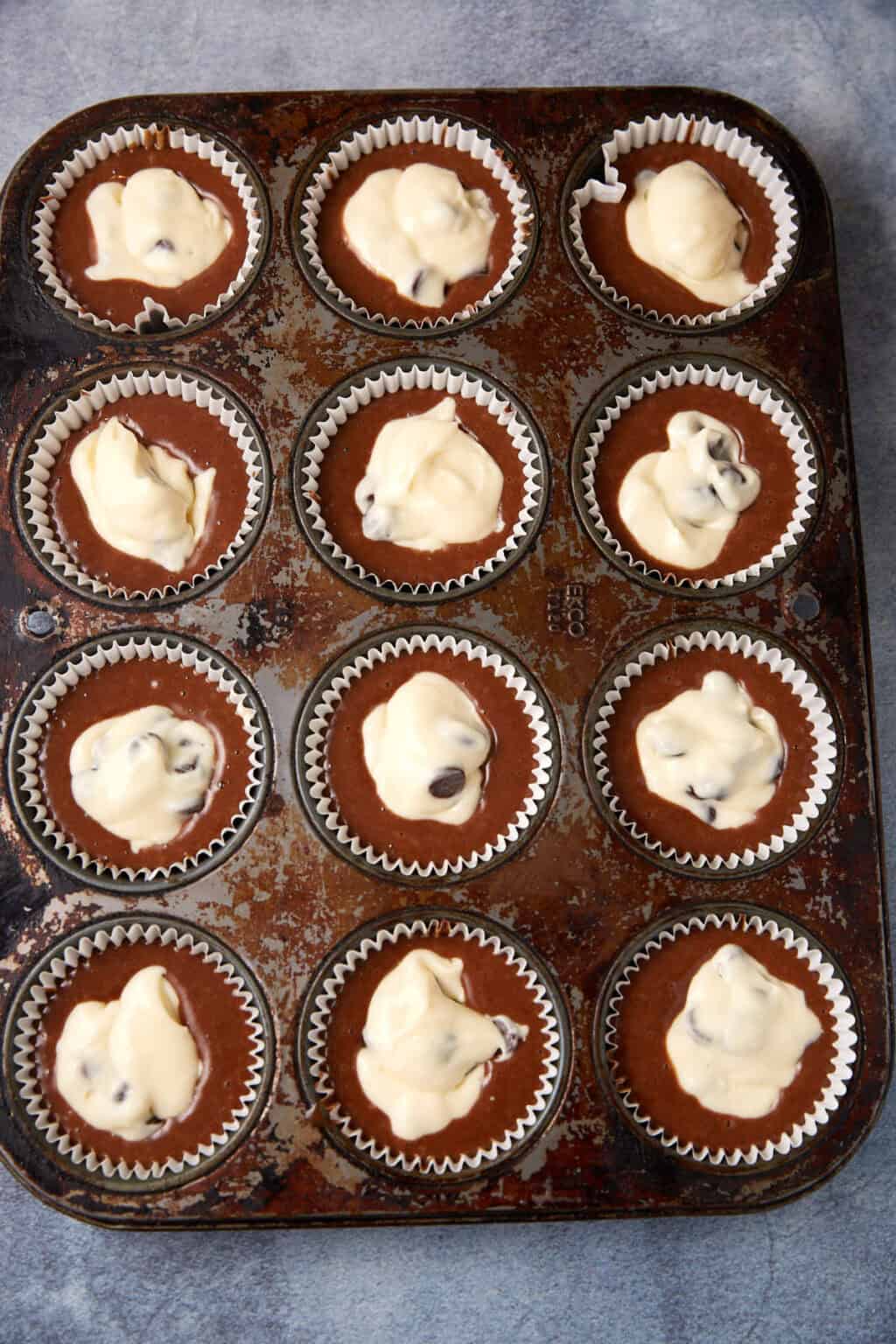 Rich and Creamy Chocolate Cream Cheese Cupcakes - Easy Southern Desserts