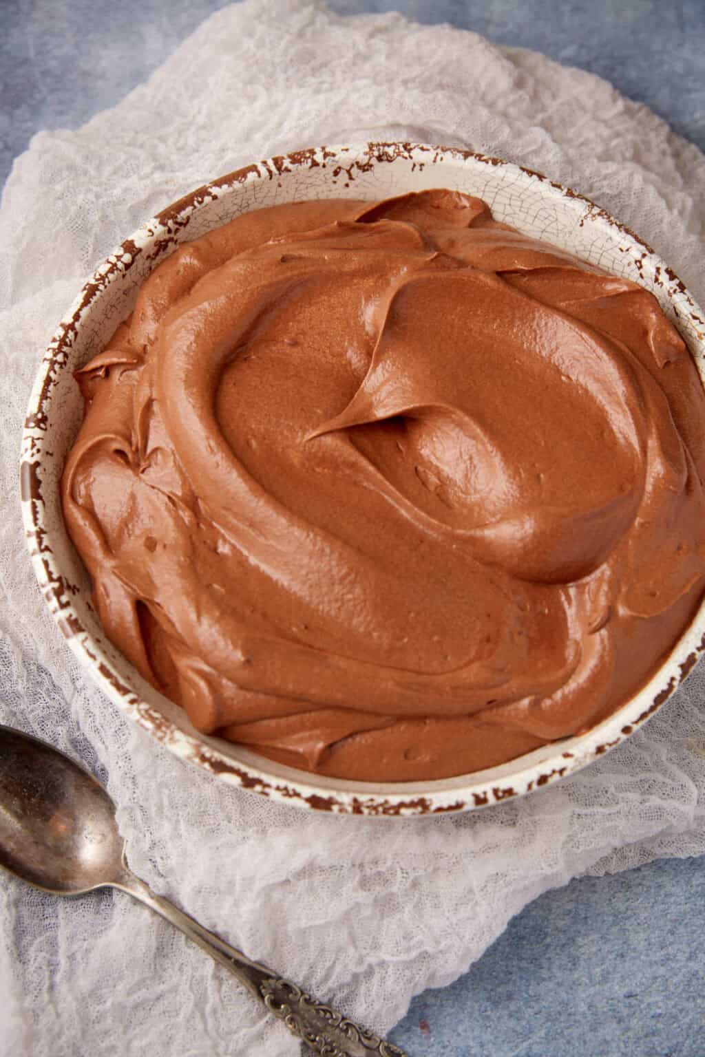 Fluffy Chocolate Mousse Frosting with Melted Chocolate - Easy Southern ...