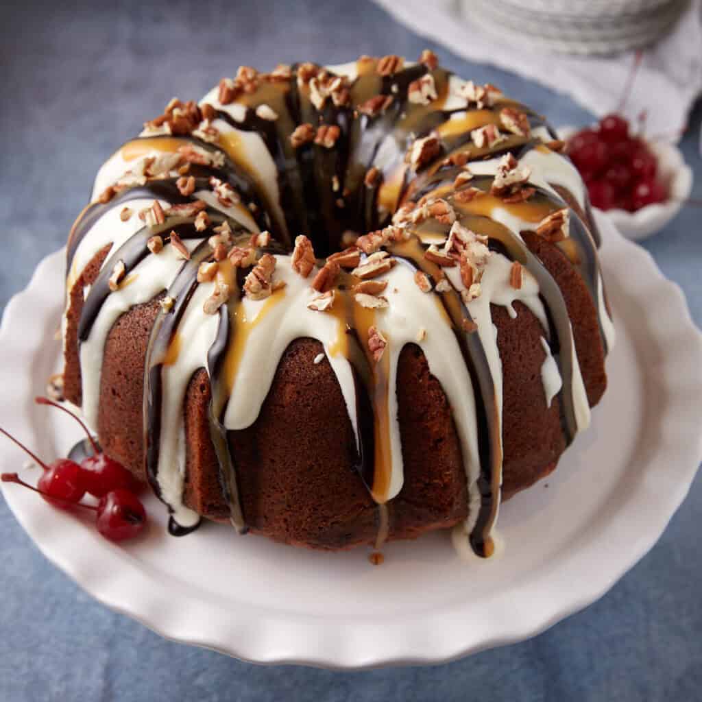 Vintage Banana Split Cake with Pineapple Cream Cheese Frosting - Easy ...