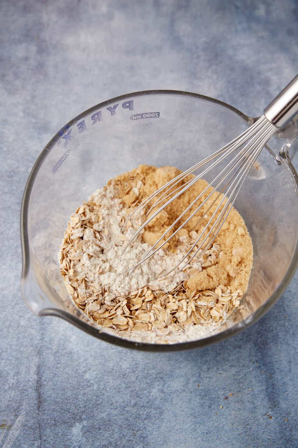 Gooey Carmelita Bars with Caramel, Chocolate and Oatmeal - Easy ...