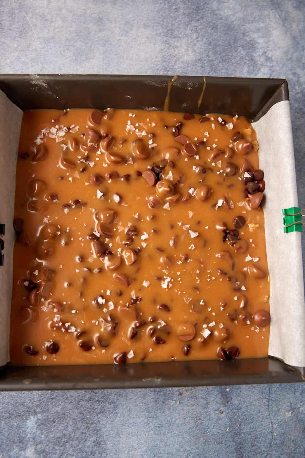 Gooey Carmelita Bars with Caramel, Chocolate and Oatmeal - Easy ...