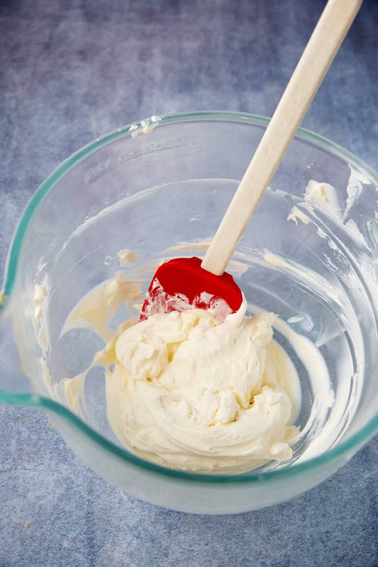 Lemon Cream Cheese Frosting (4 Ingredients) - Easy Southern Desserts