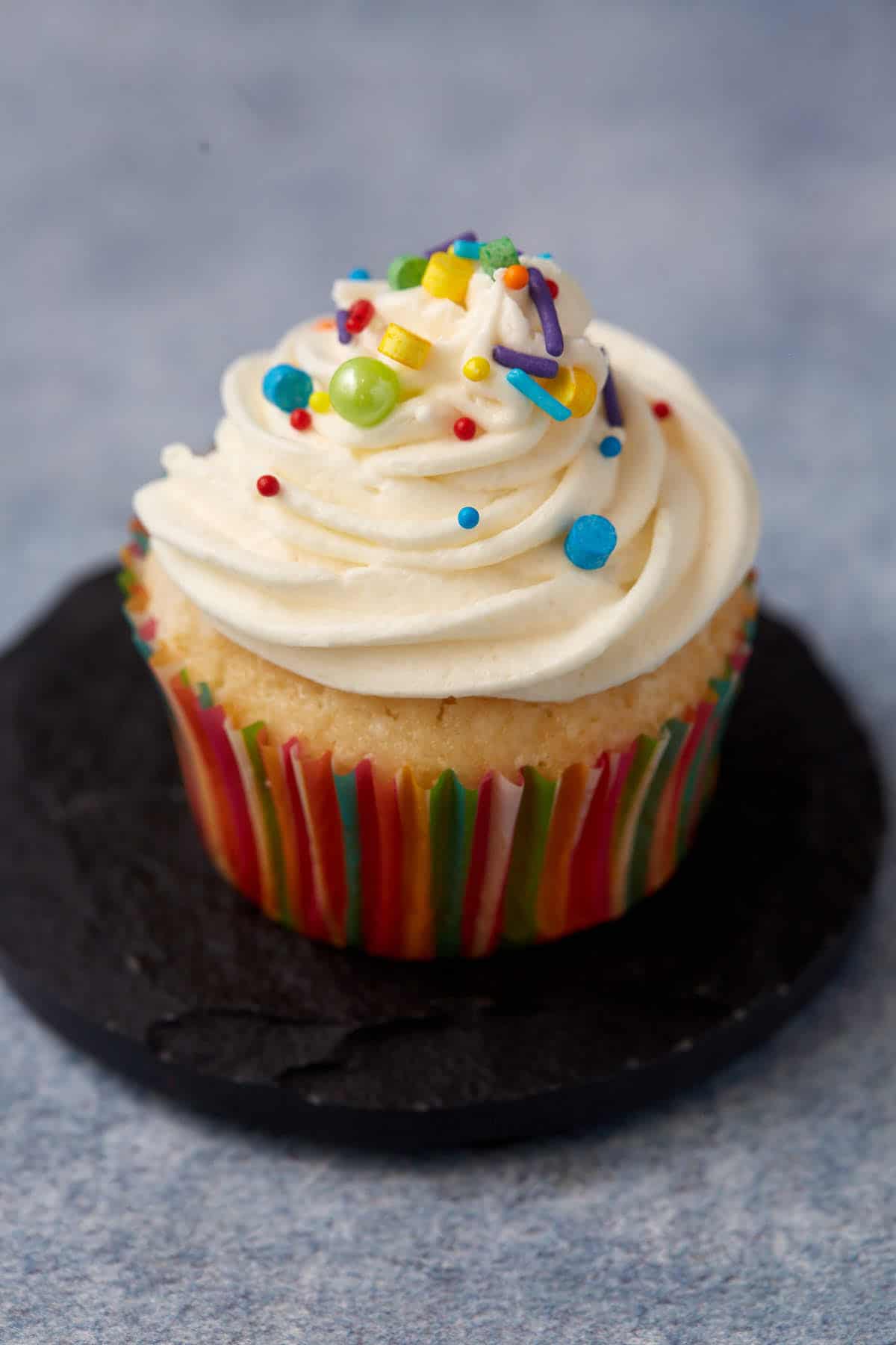 Easy Vanilla Buttercream Frosting (10-Minute Recipe for Cakes and ...