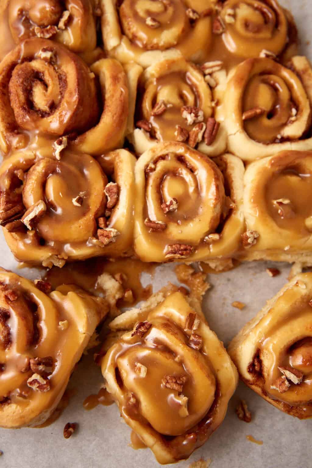 Gooey Cinnamon Rolls with Caramel Pecan Sauce - Easy Southern Desserts