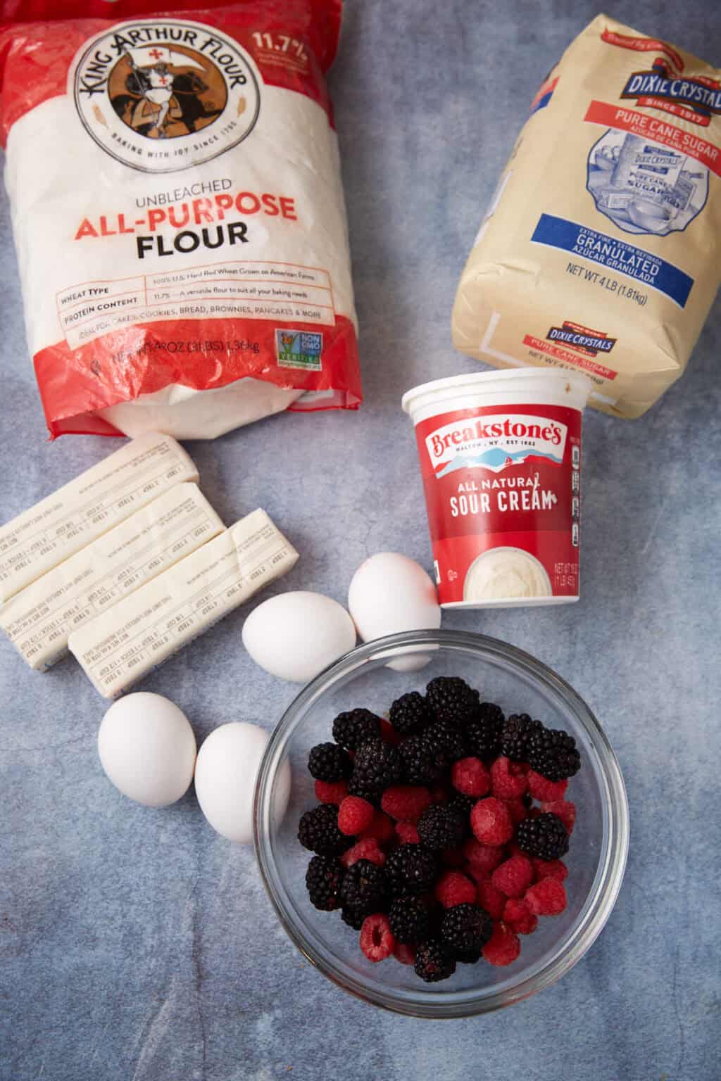 Berry Crumble Bars with Fresh Fruit - Easy Southern Desserts