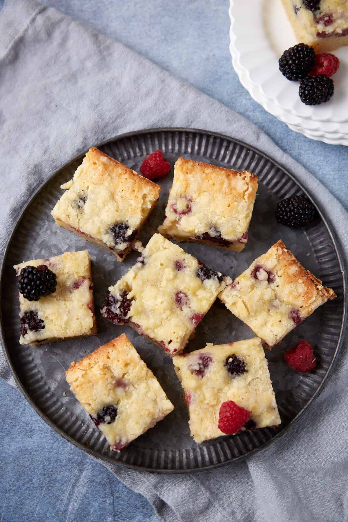 Berry Crumble Bars with Fresh Fruit - Easy Southern Desserts