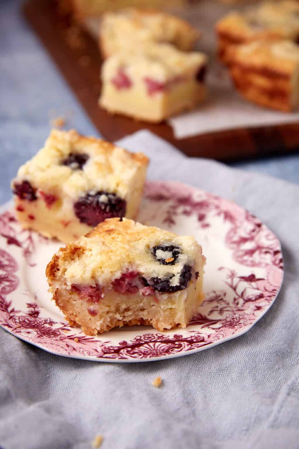 Berry Crumble Bars with Fresh Fruit - Easy Southern Desserts