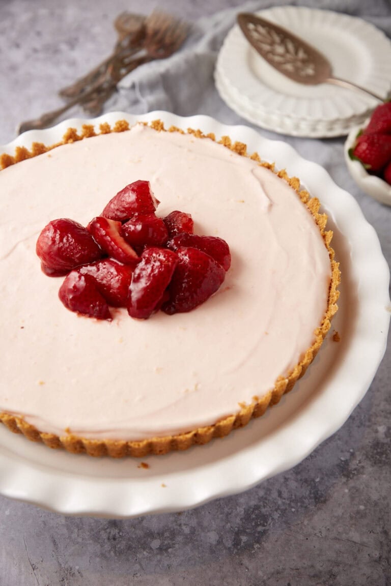 No-Bake Frozen Strawberry Pie with Cream Cheese - Easy Southern Desserts