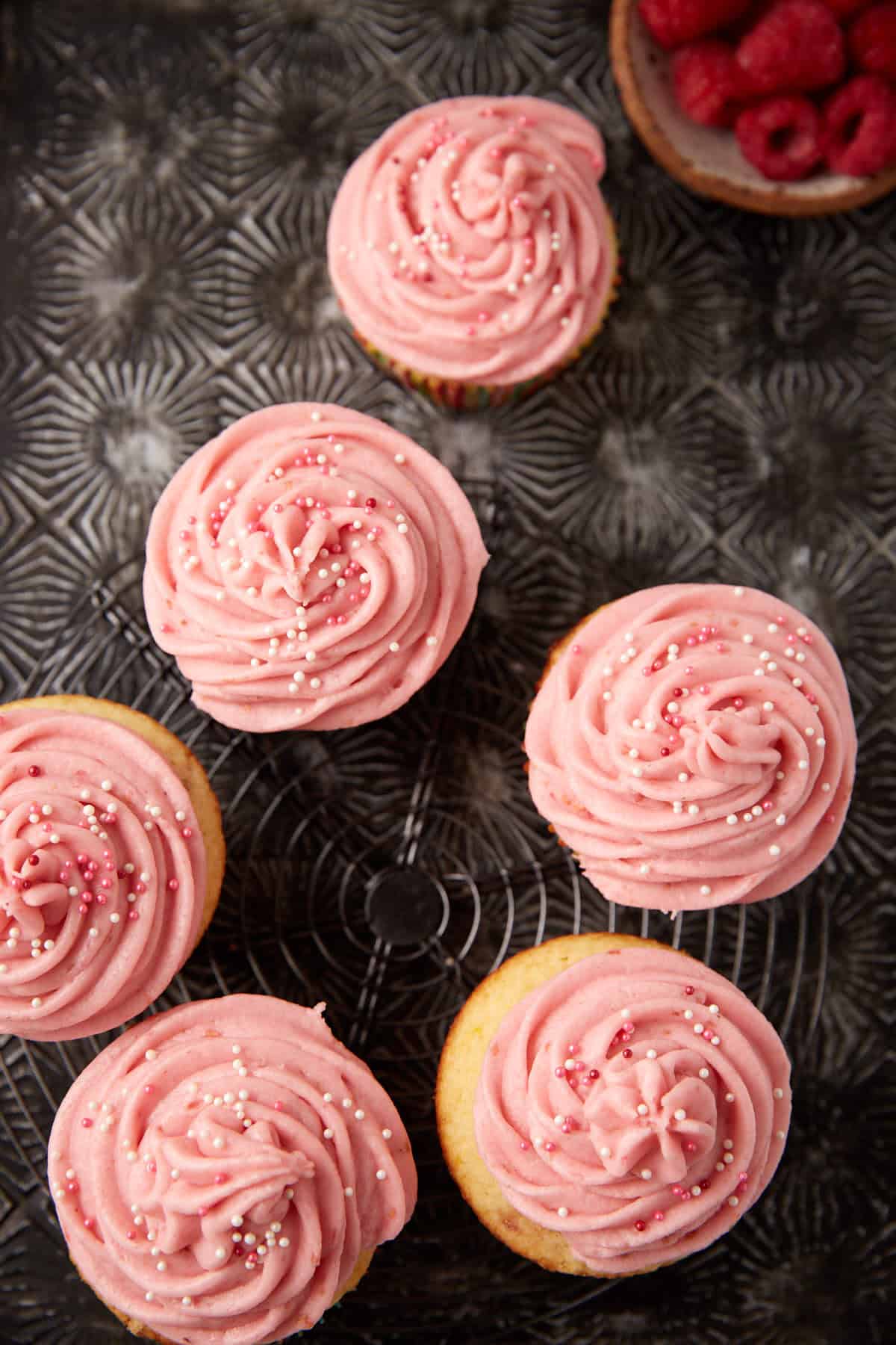 Raspberry Buttercream Frosting (Made with Real Raspberries) - Easy ...