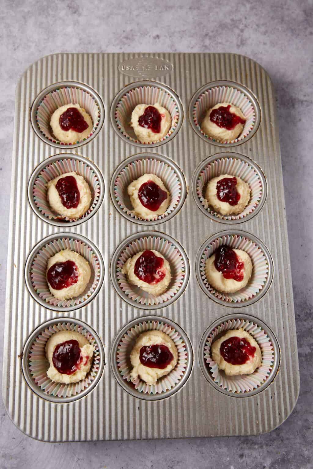Lemon and Raspberry Cupcakes with Raspberry Buttercream Frosting - Easy ...