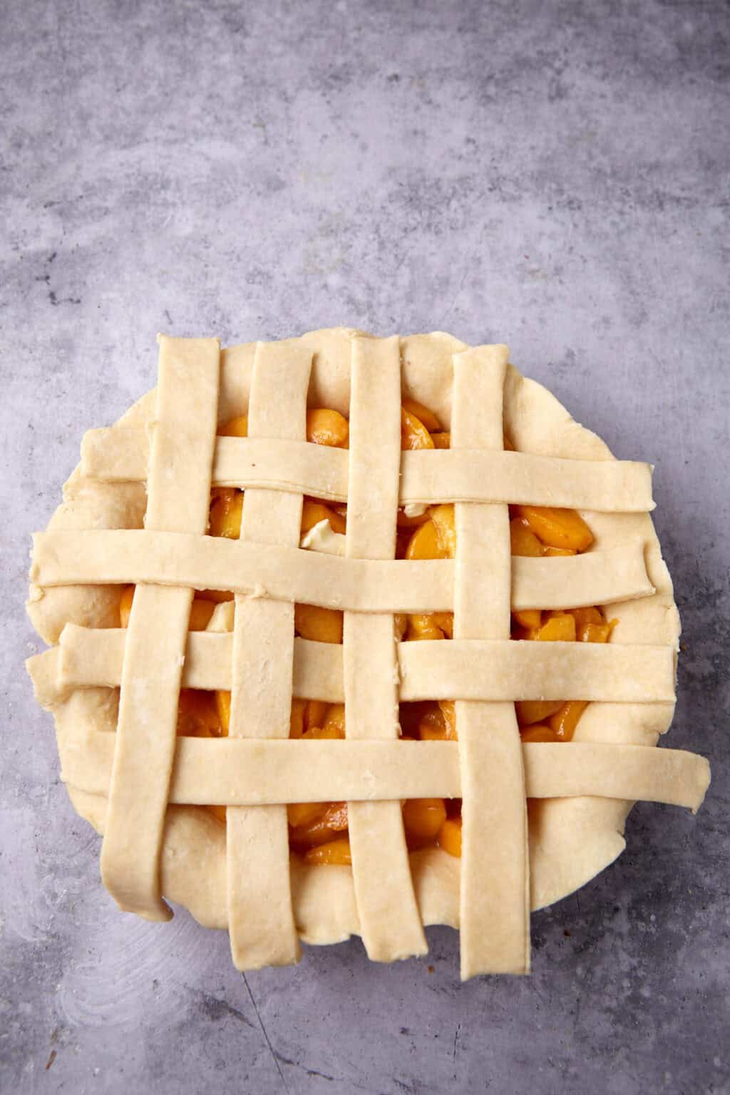 Flaky Peach Pie with Juicy Fresh Filling - Easy Southern Desserts