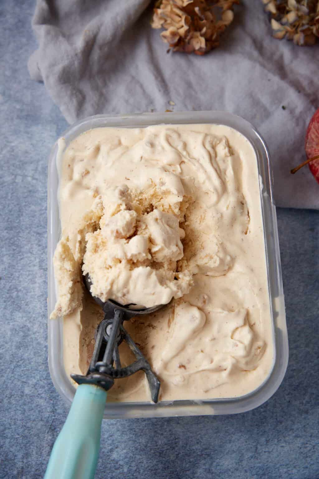 Creamy Apple Crisp Ice Cream with Cinnamon Apples and Oat Crumble ...