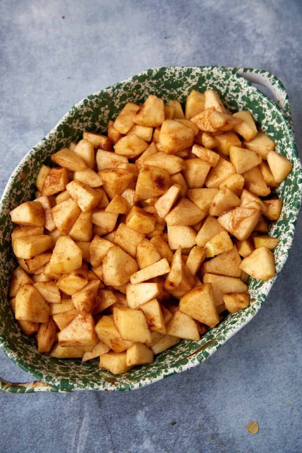 Crispy Oatmeal Apple Crisp with a Warm, Juicy Cinnamon Filling - Easy ...