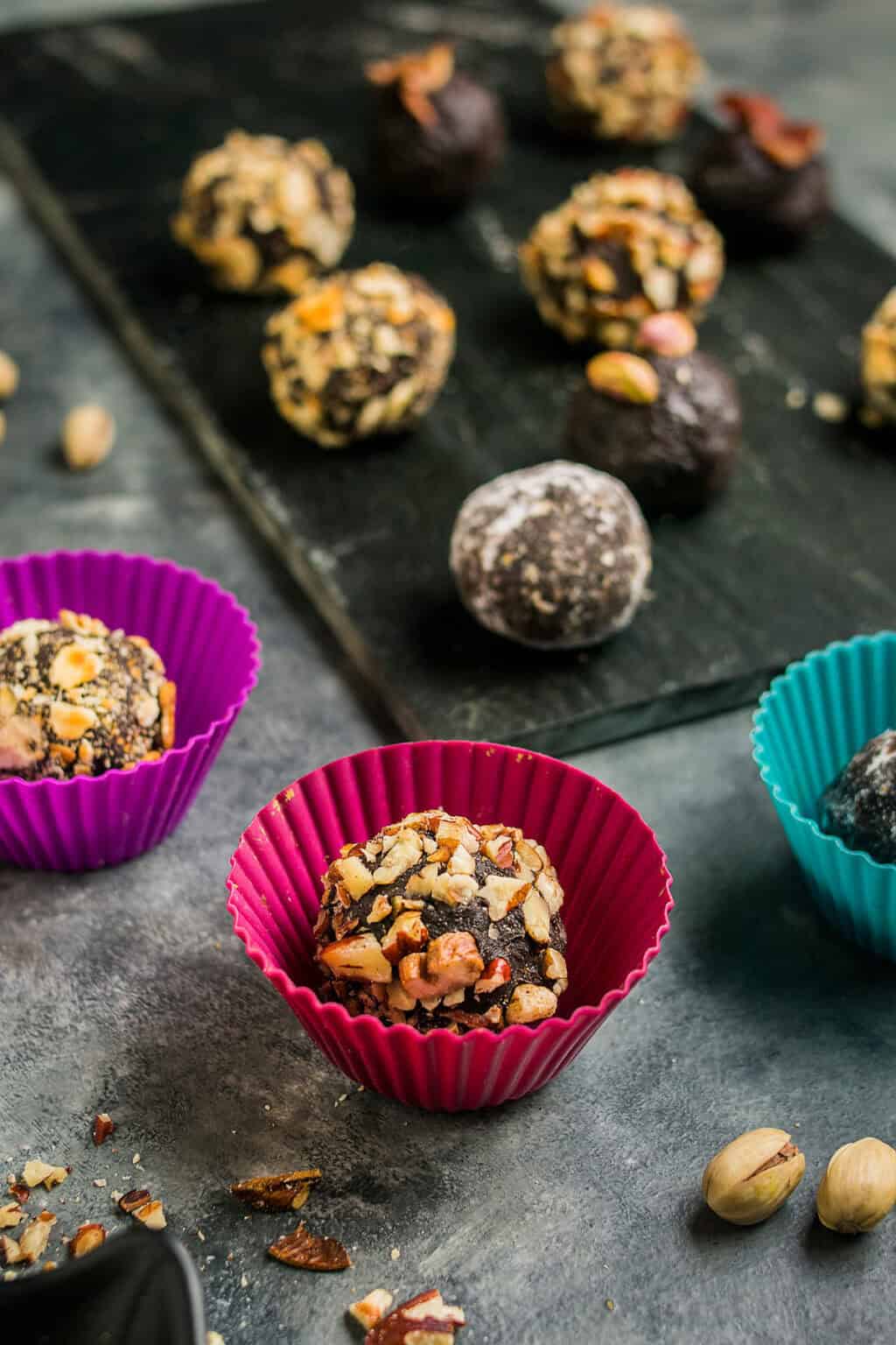 Homemade Chocolate Truffle Recipe Using Chocolate and Cream - Easy ...