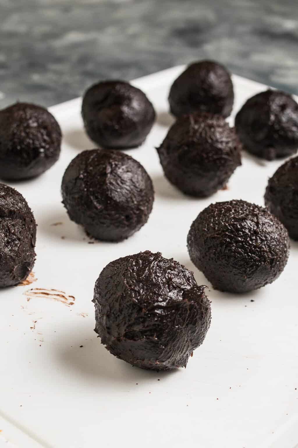 Homemade Chocolate Truffle Recipe Using Chocolate and Cream - Easy ...