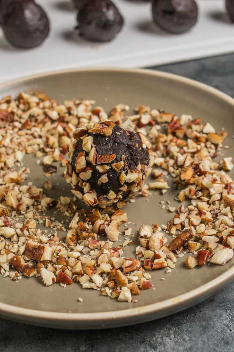 Homemade Chocolate Truffle Recipe Using Chocolate and Cream - Easy ...
