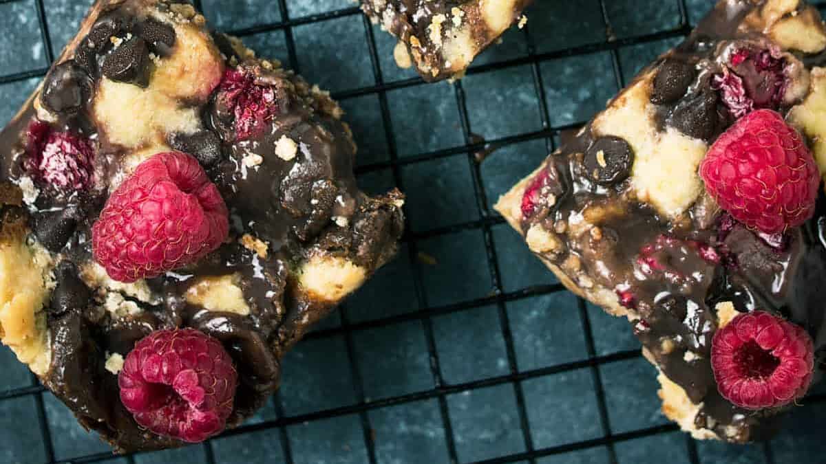 Dark Chocolate Raspberry Bars with Shortbread Crust - Easy Southern ...