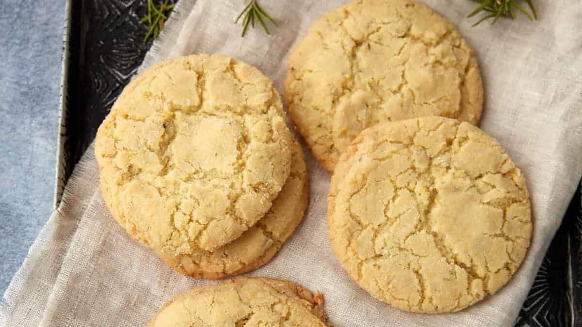 Lemon Sugar Cookies with Crisp Edges and Chewy Centers - Easy Southern ...