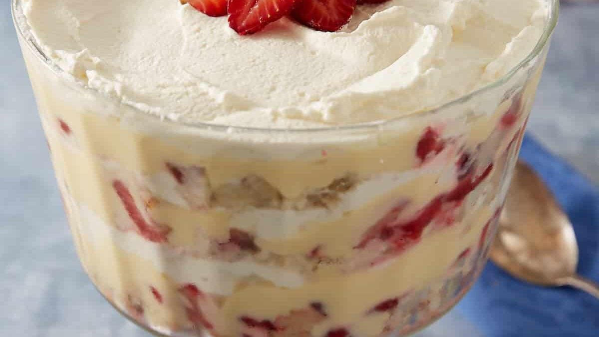 Strawberry Shortcake Trifle With Buttermilk Biscuits - Easy Southern ...